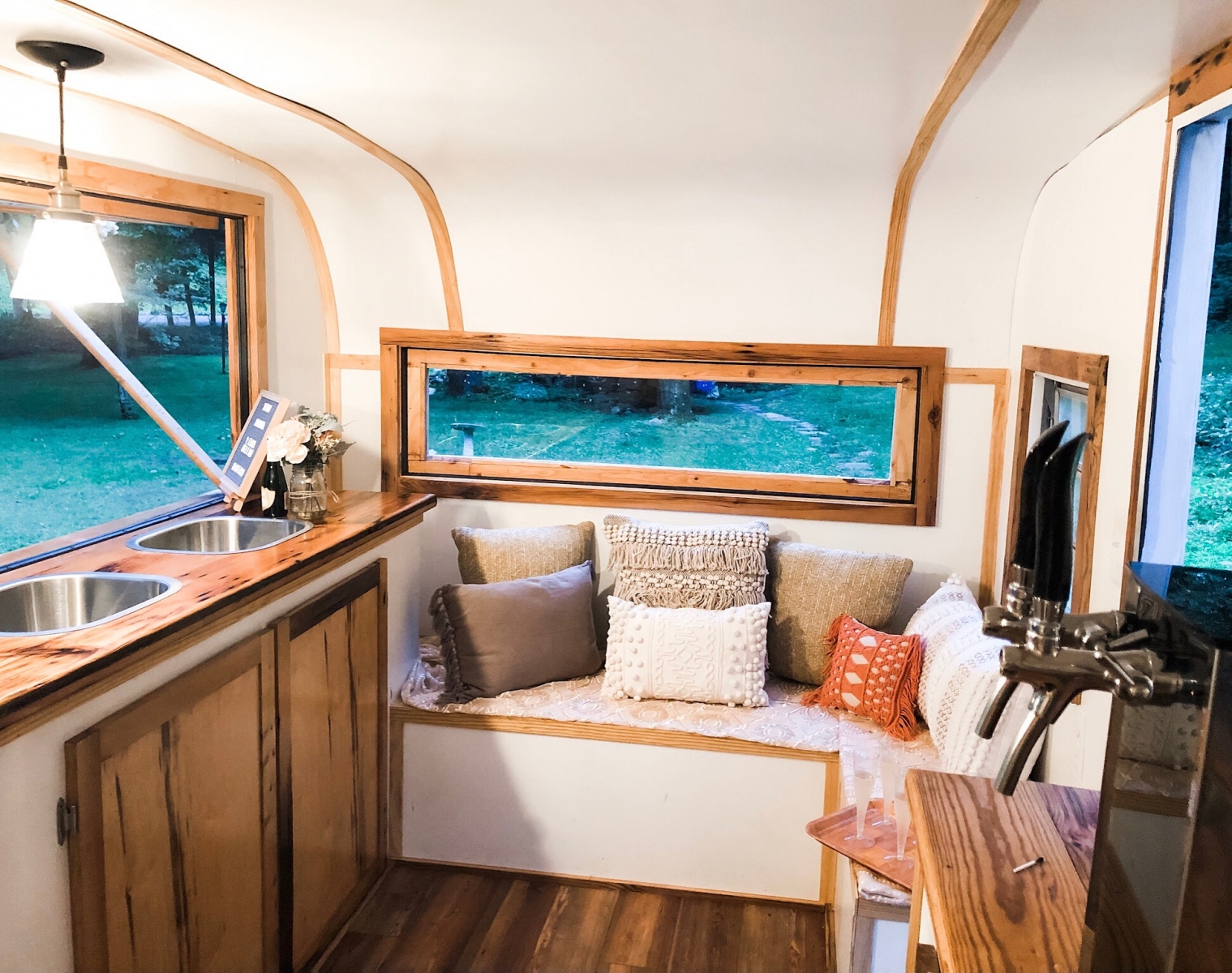 Sip Wine on Tap From the Hudson Valley’s Pint-Sized Prosecco Trailer