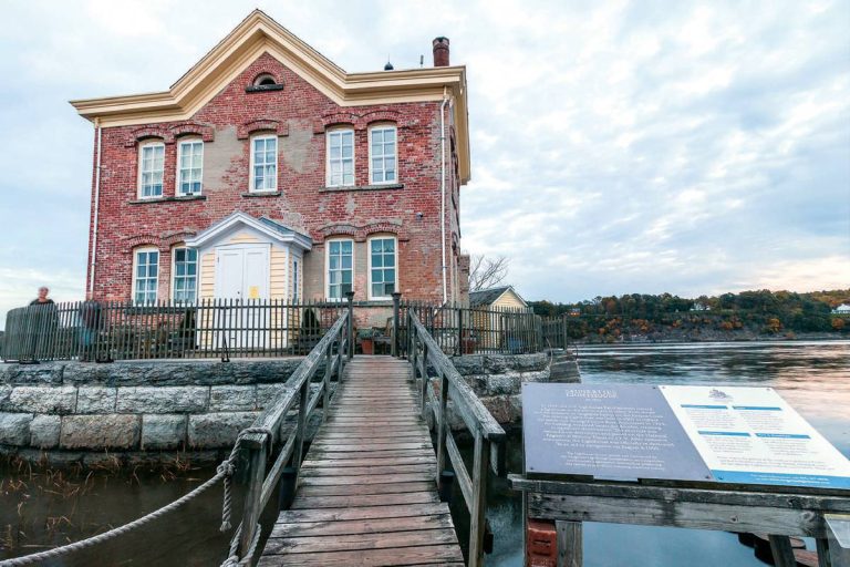 6 Hudson Valley Lighthouses to Visit for History and River Views